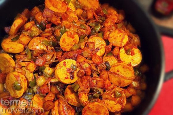 Sosis Bandari: Delicious Iranian Sausage Sandwich - Termeh Travel Blog